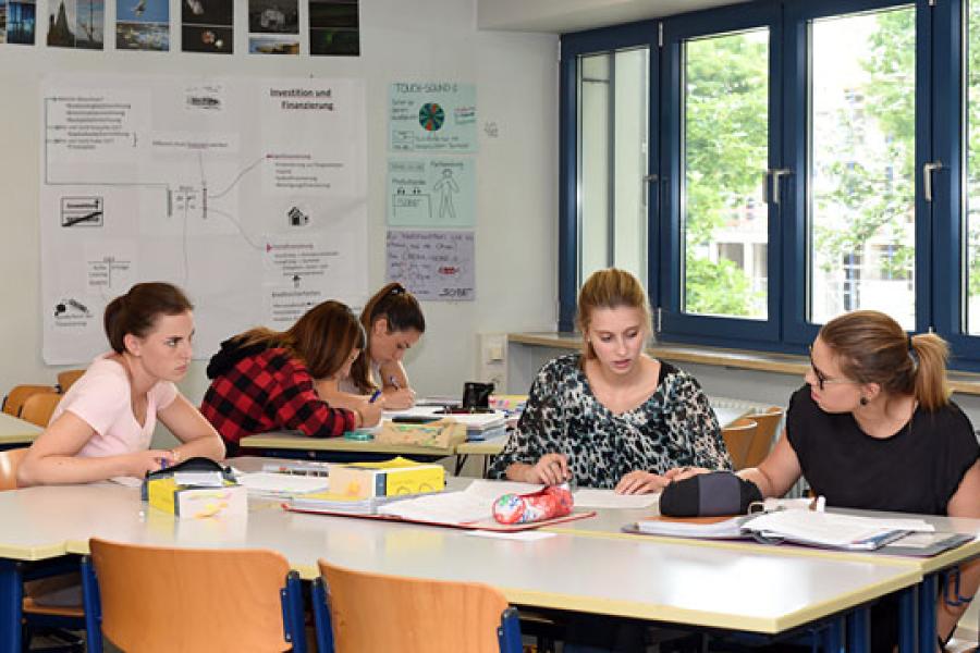 Erich-Bracher-Schule | Schule & Hochschule in Pattonville
